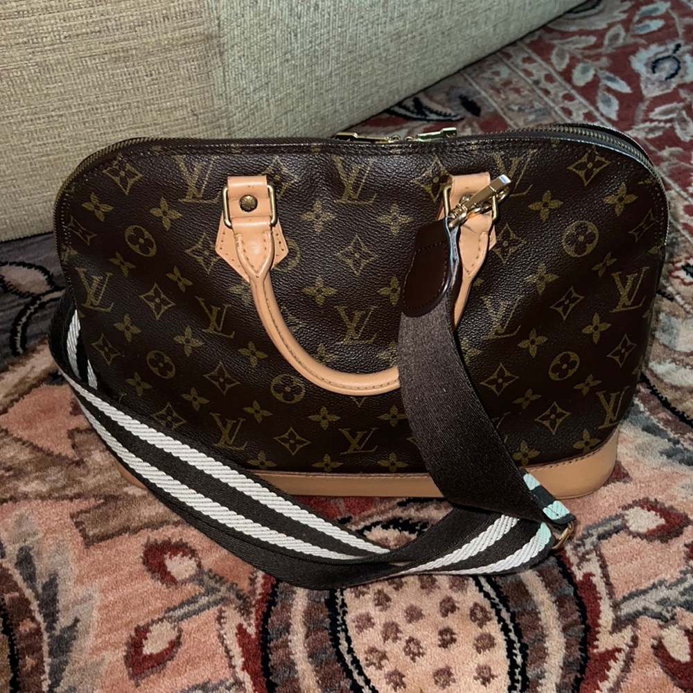 Authentic Louis Vuitton Alma Purse - Gem